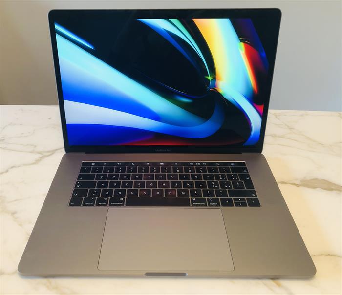 MACBOOK PRO 15 POLLICI CON TOUCH BAR 2018