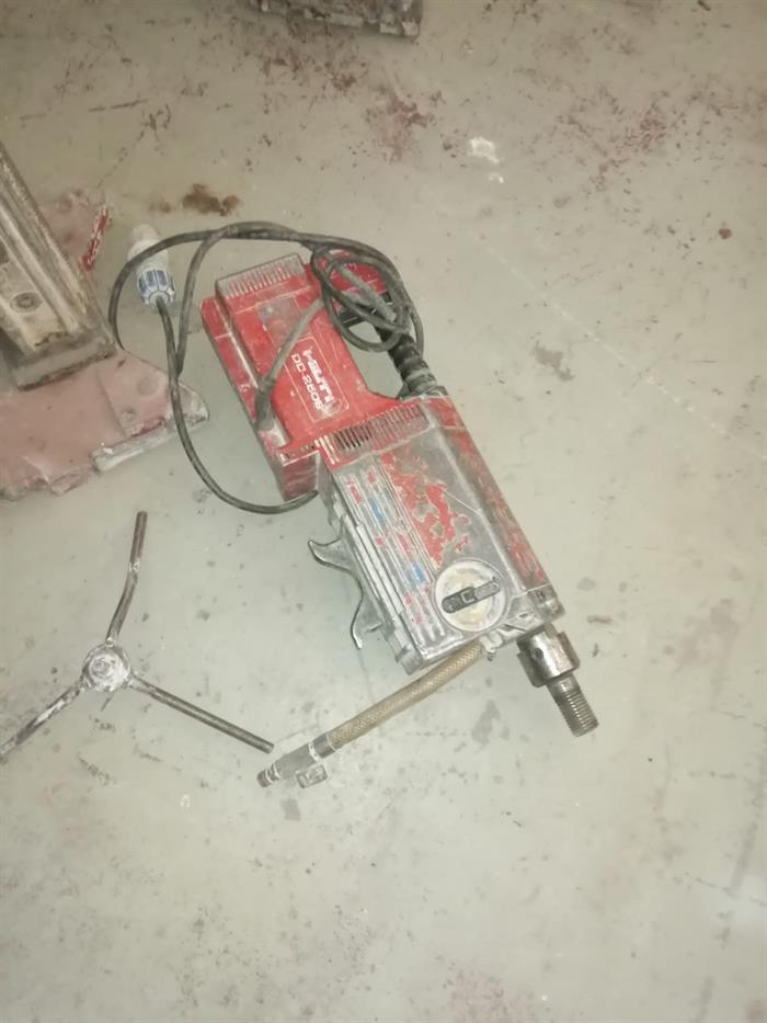 CAROTATRICE HILTI DD 250 E