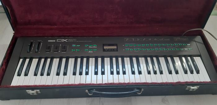 YAMAHA DX21