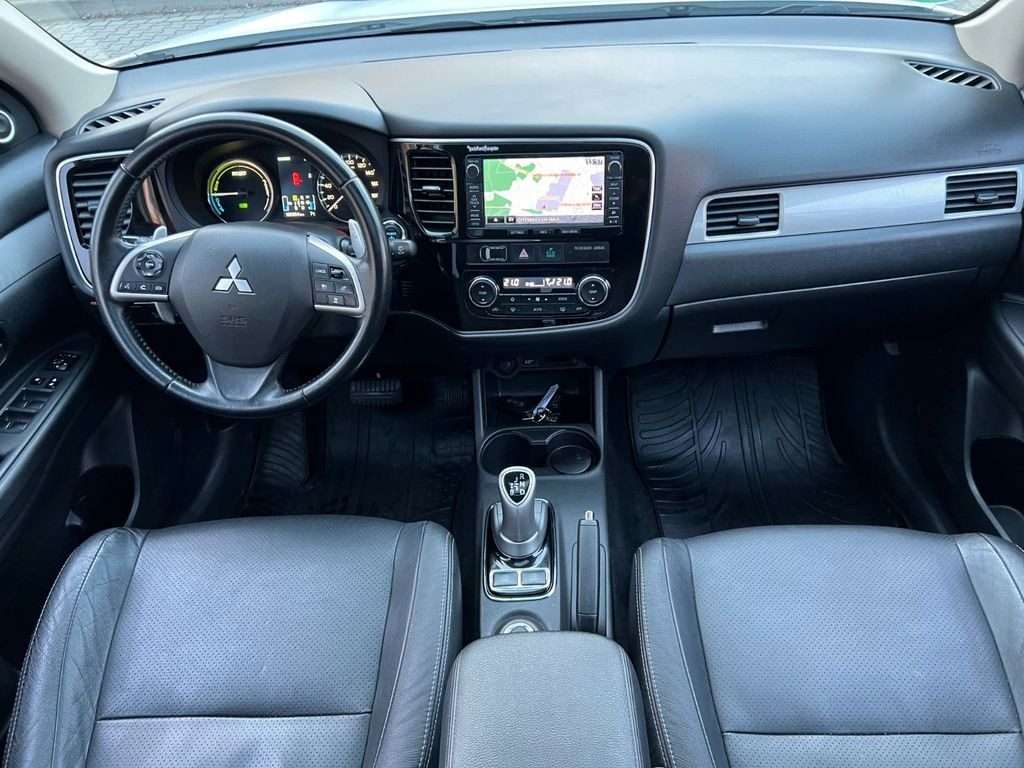 Mitsubishi Outlander2.0 MIVEC 4WD PHEV Instyle