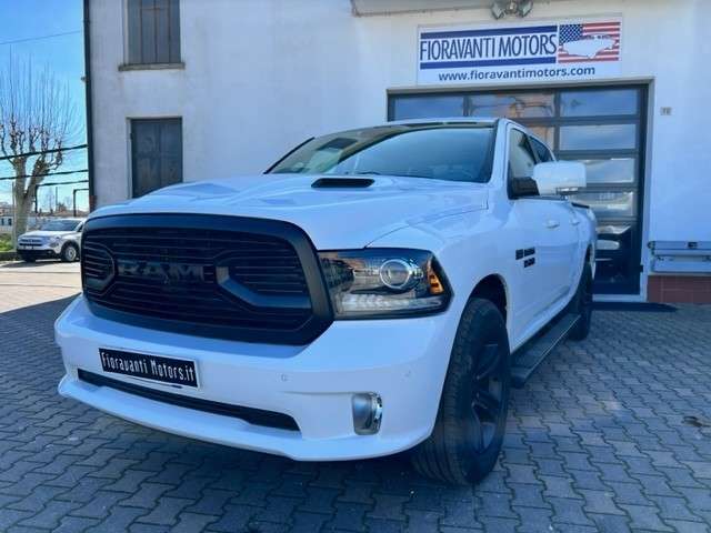 Dodge RAM1500 crew cab 5.7 L V8 4x4 SPORT