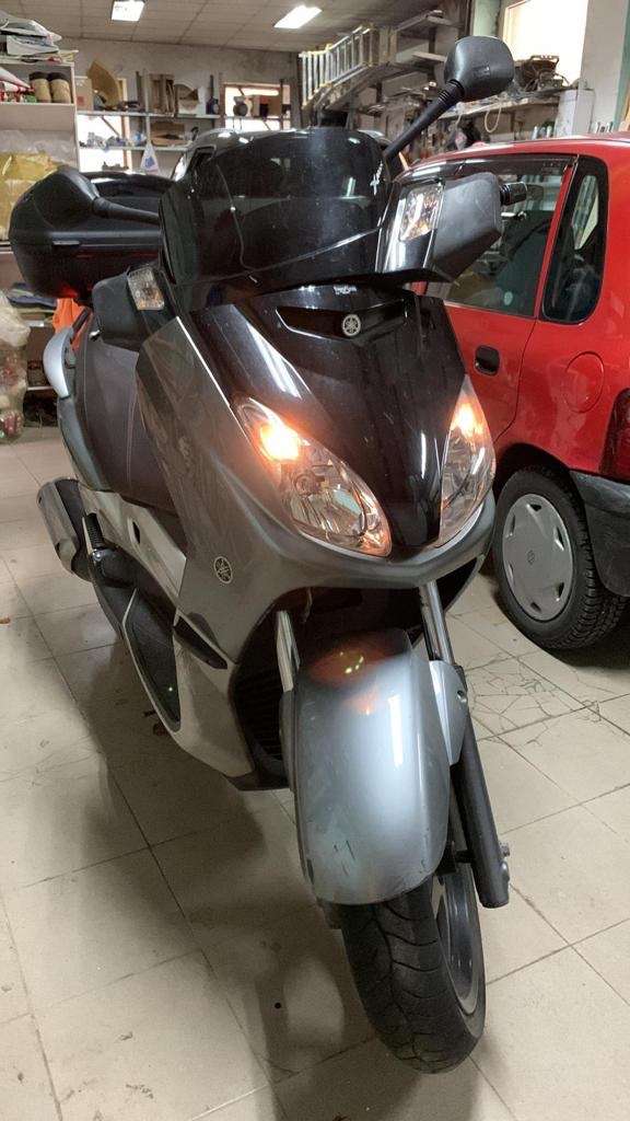 Yamaha X-Max 250yp250r