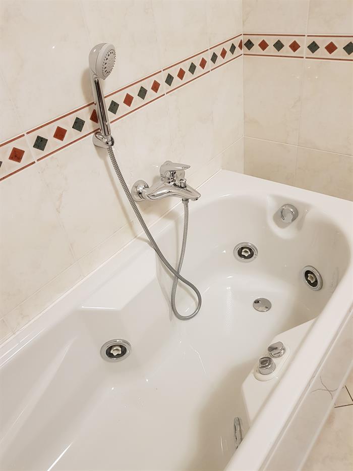 VASCA BAGNO JACUZZI IDROMASSAGGIO