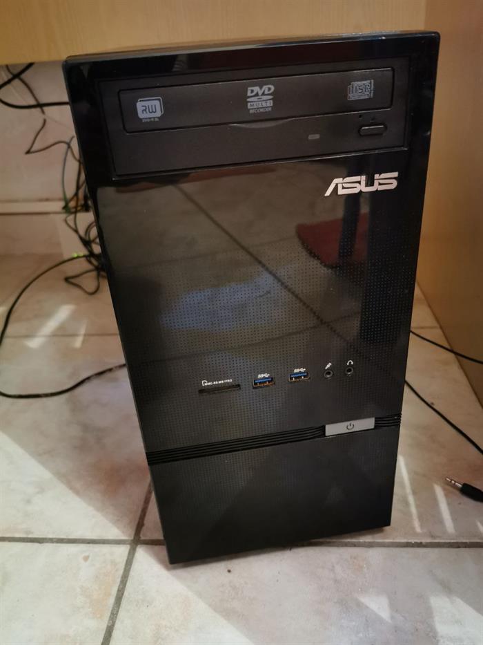 PC ASUS PRO NERO E MONITOR CON TASTIERA