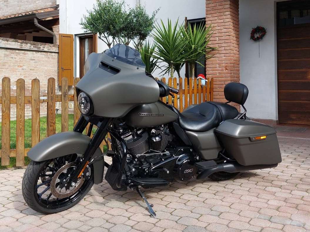 Harley-Davidson Street GlideStreet Glide Special