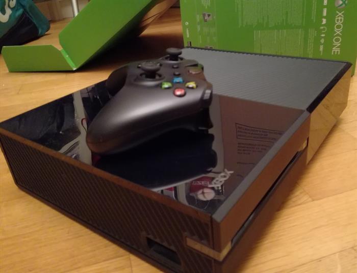 XBOX ONE 500GB + KINECT + SUPPORTO TV KINECT