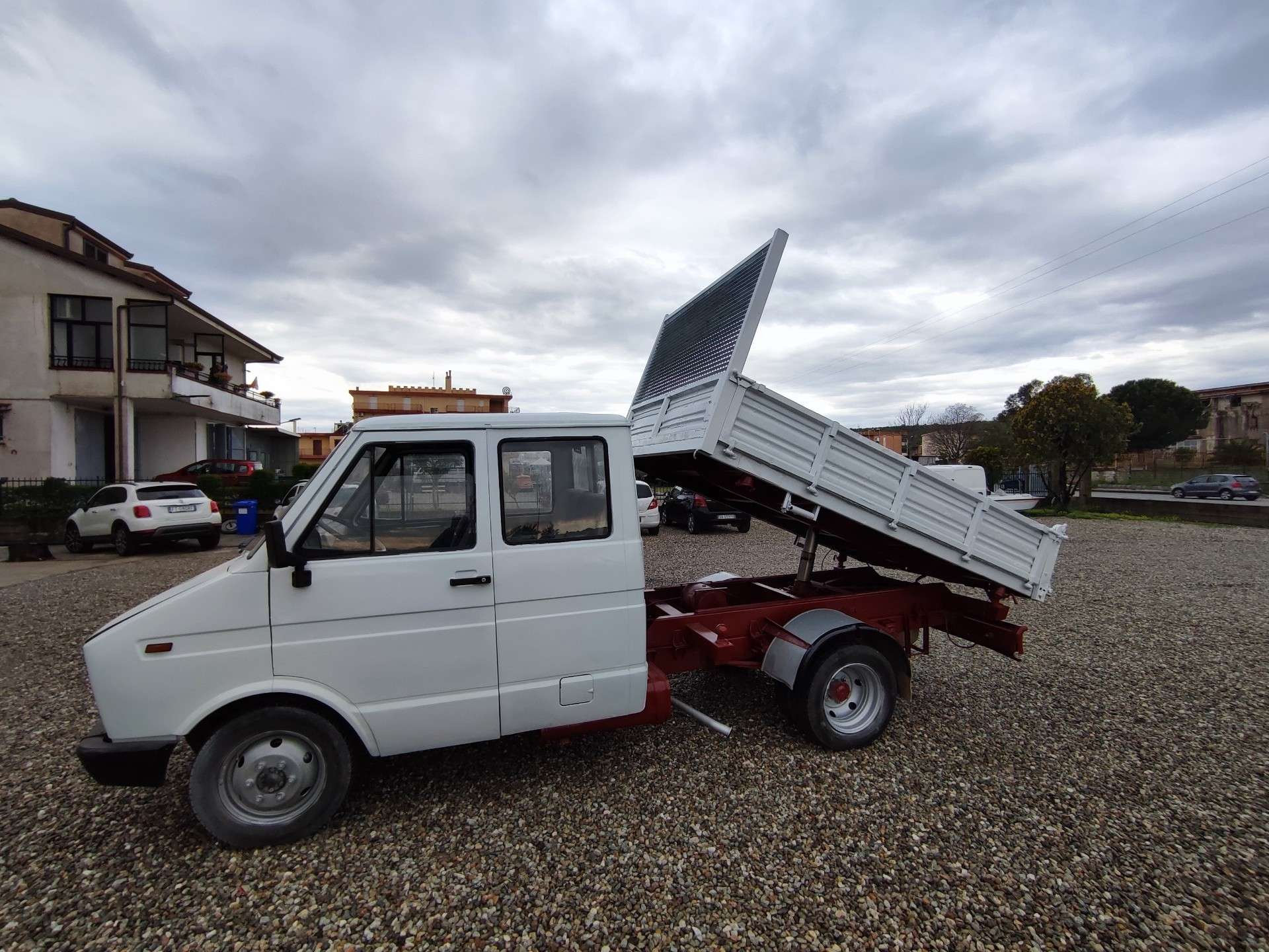 Iveco Dailydoppi cabina ribaltabile trilaterale