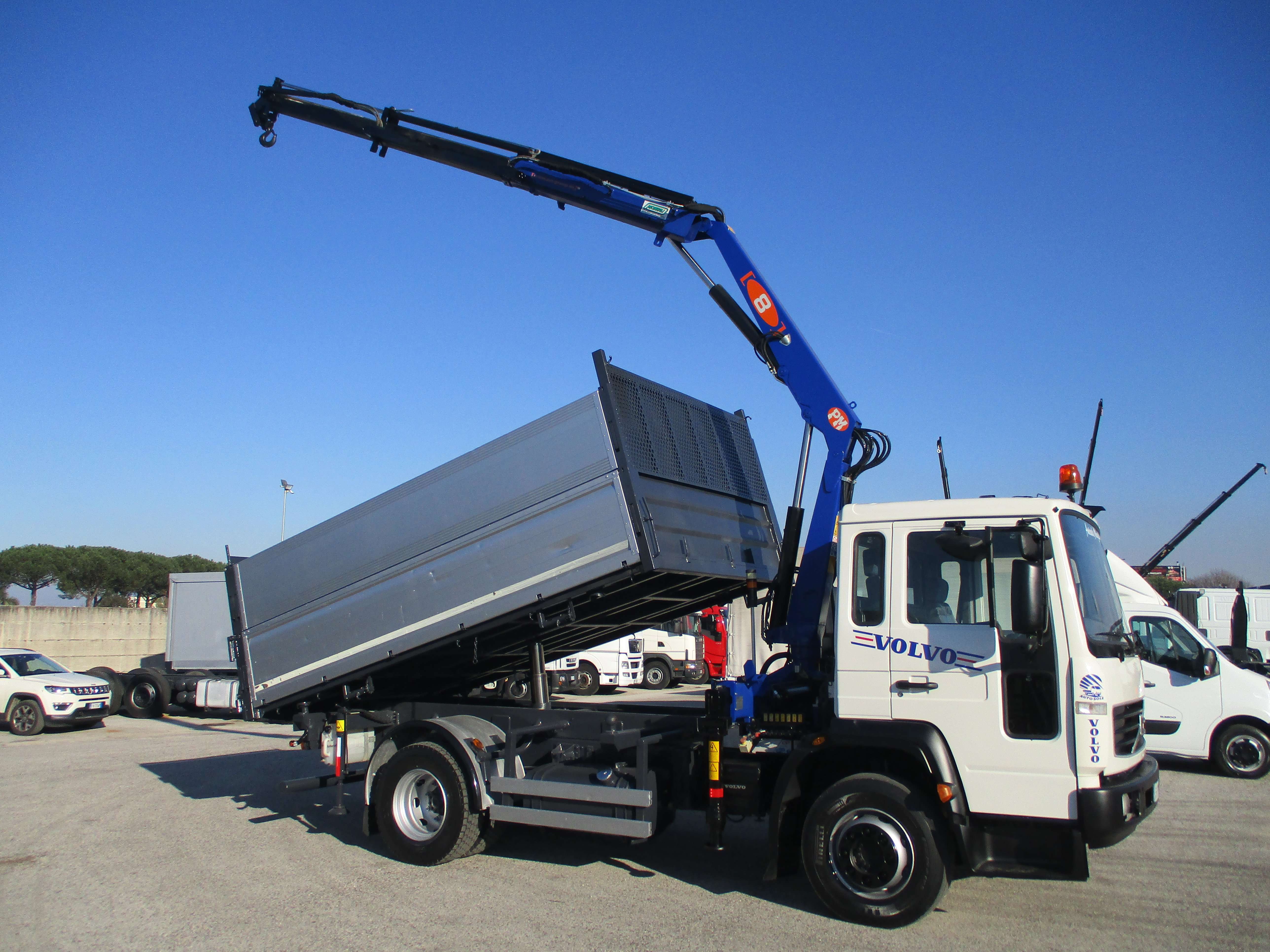 Iveco VOLVO 150Q 250CV GRU PM 8 RIBALT RADIOCOMANDO 4PIE