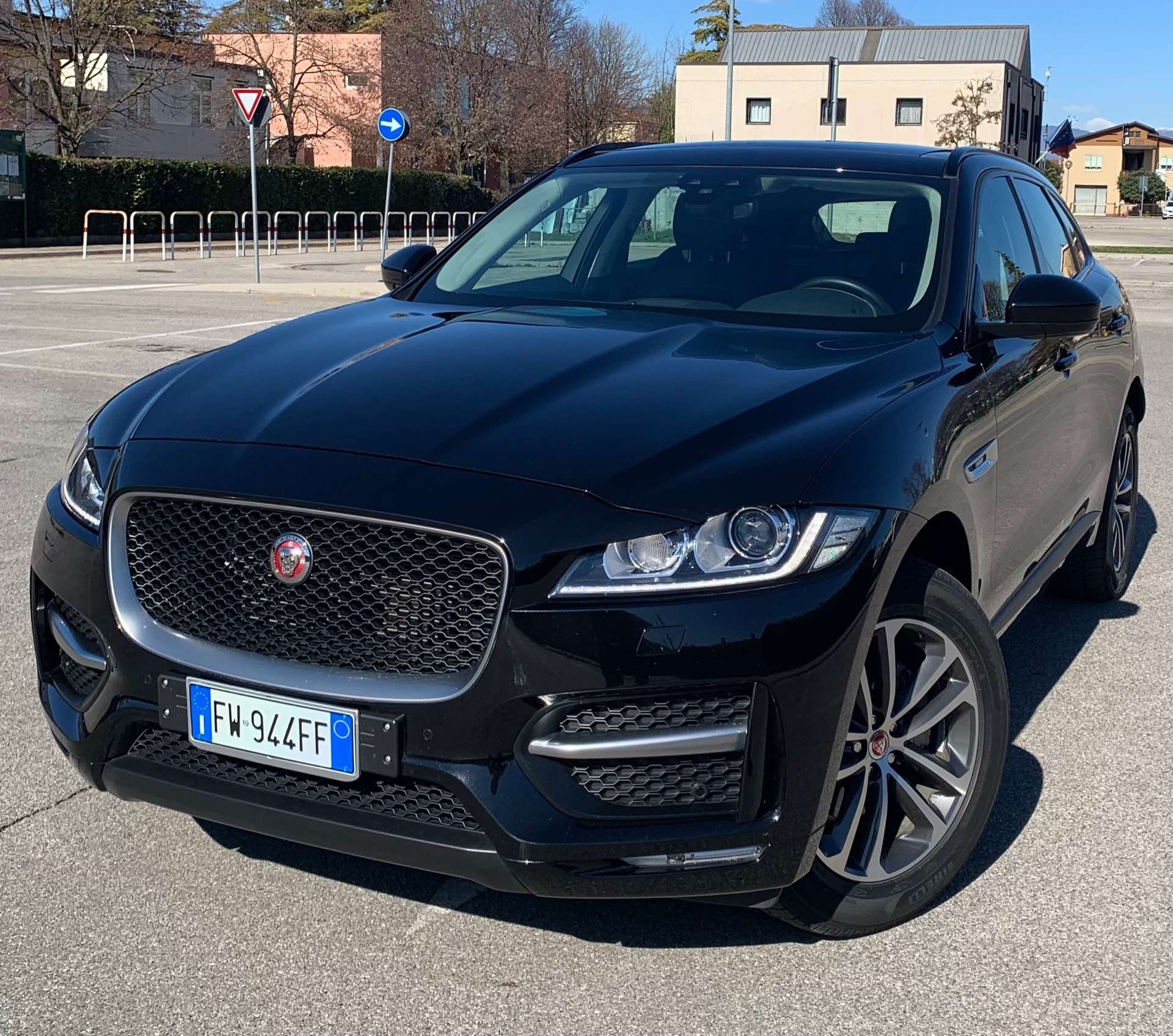 Jaguar F-Pace2.0d R-Sport awd 180cv