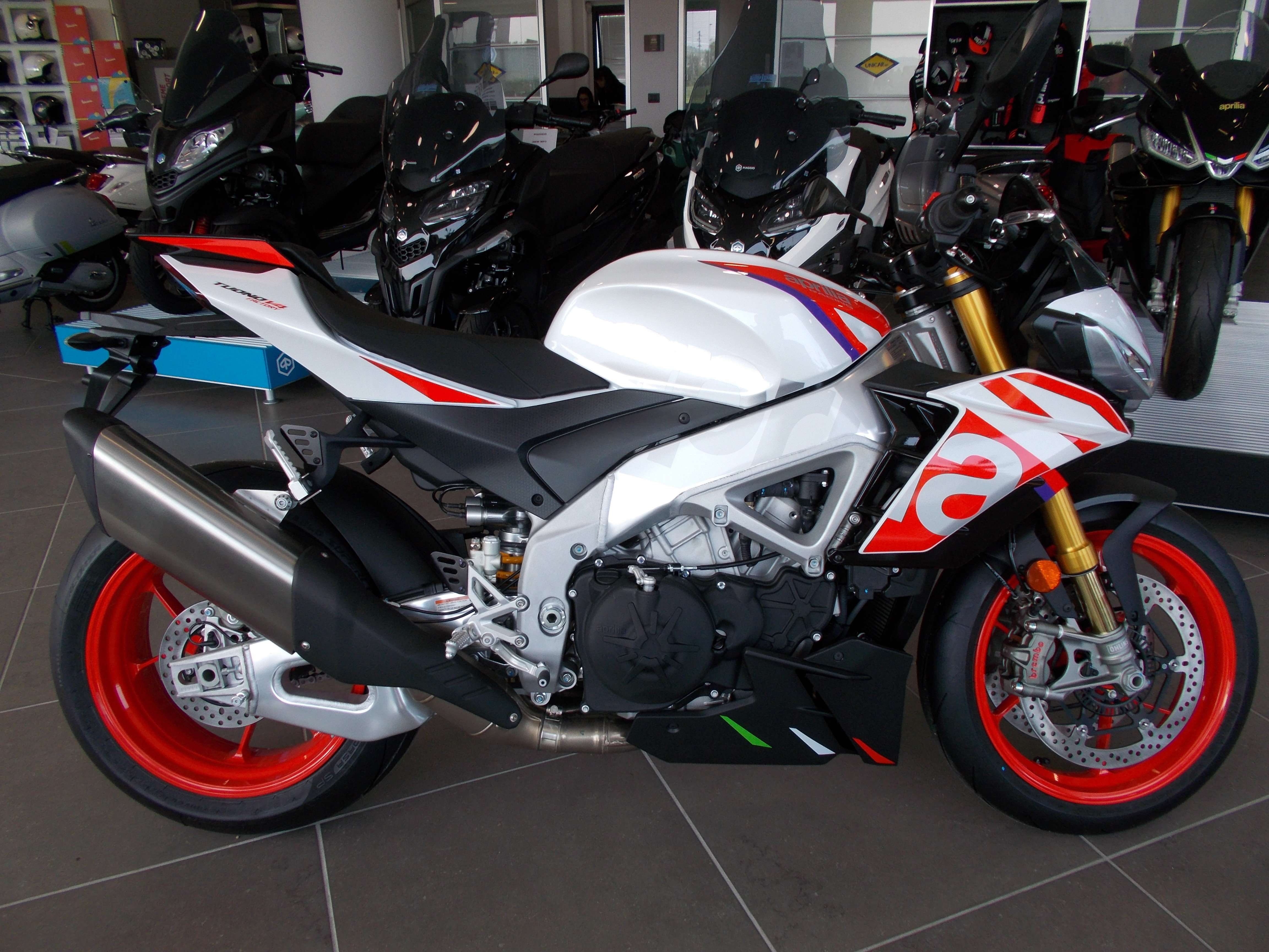 Aprilia Tuono1100 V4 Factory Speed White