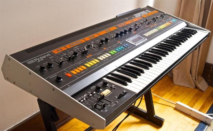 ROLAND JUPITER 8 JP-8