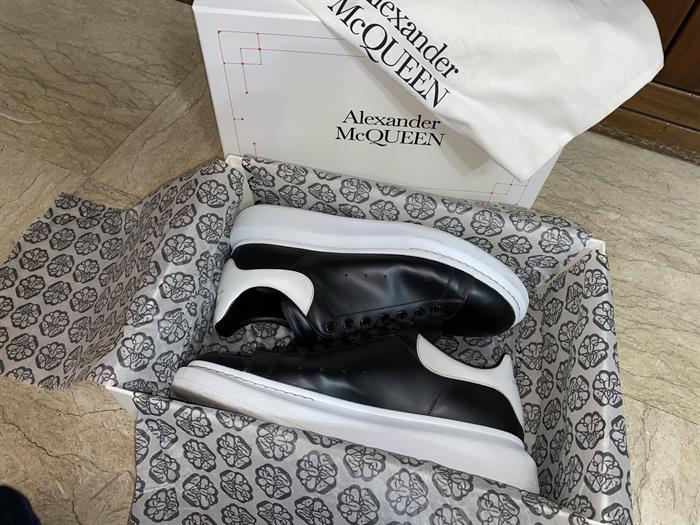 SNEAKERS BY ALEXANDER MCQUEEN