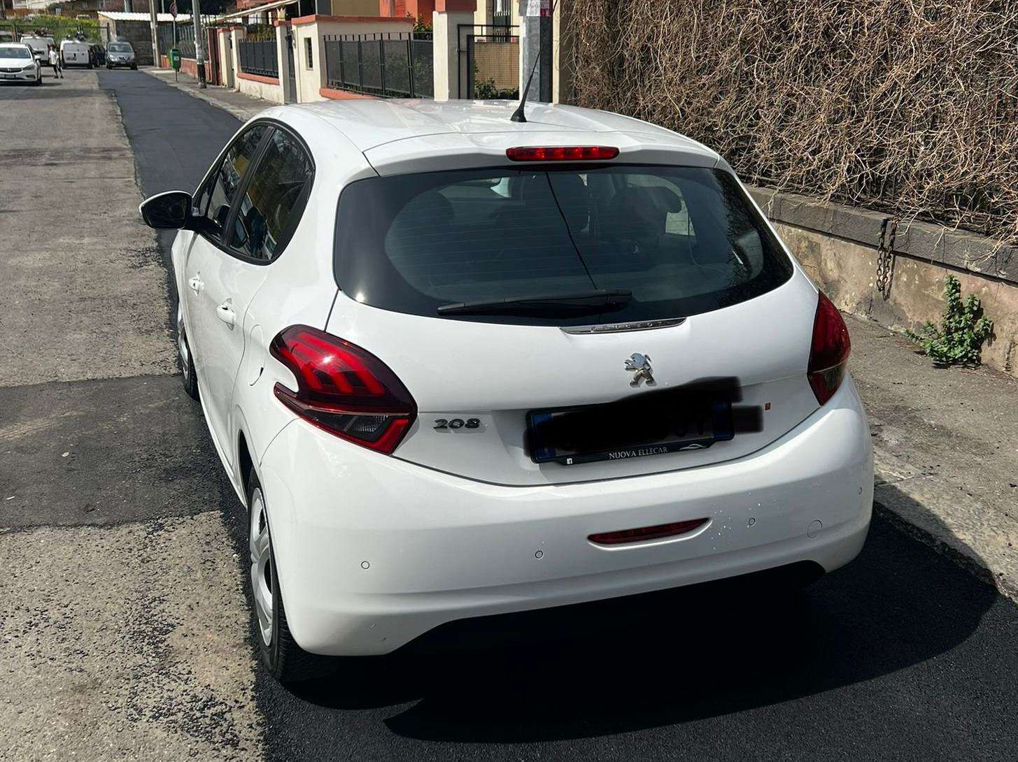 Peugeot 208208 5p 1.6 bluehdi Active 75cv