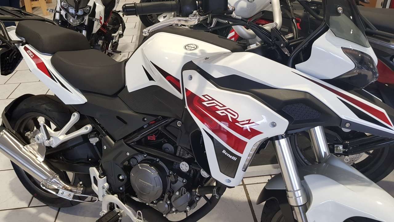 Benelli TRK 251ABS