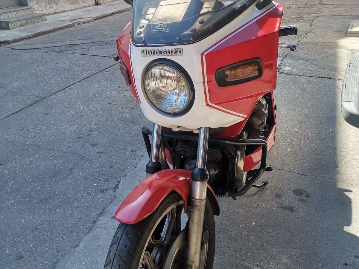 Moto Guzzi 1000 SP