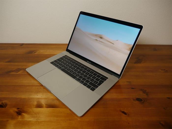 APPLE MACBOOK PRO (15 POLLICI, 2019), CORE I9, 2,3 GHZ