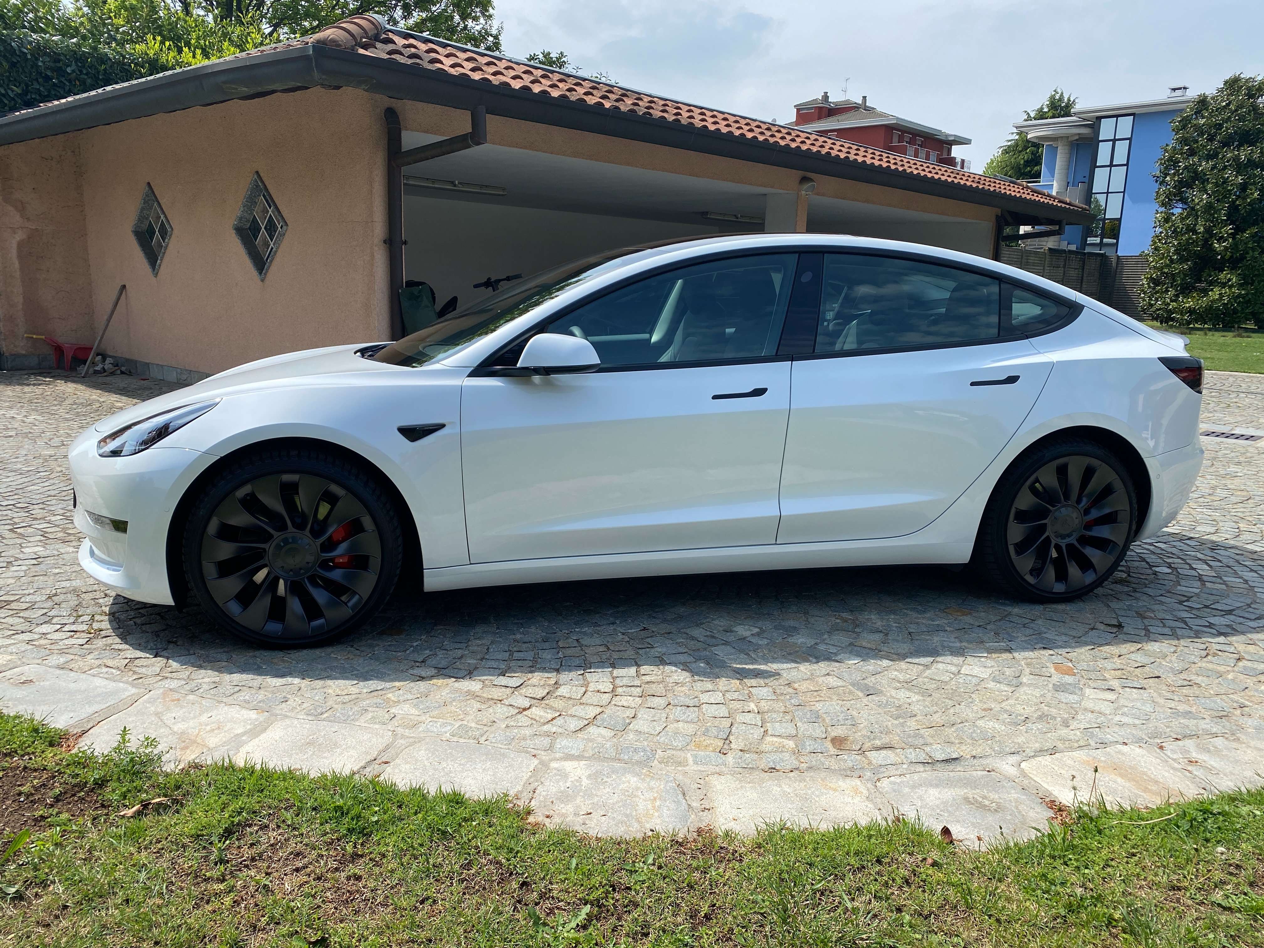 Tesla Model 3Model 3 Performance Dual Motor awd