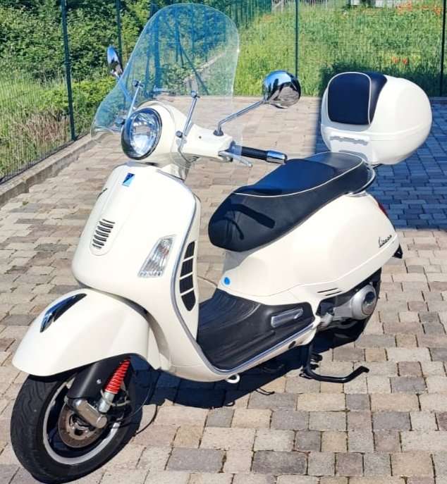 Vespa GTS 300Super