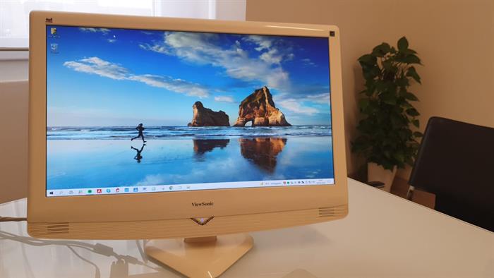 MONITOR 24"