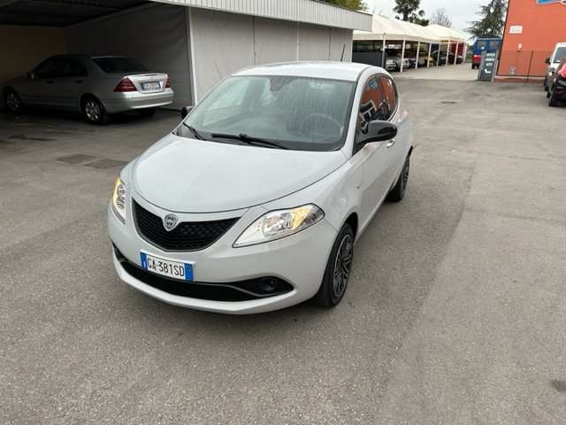 Lancia YpsilonYpsilon 1.2 Gold km 53.000 ok neopatentati