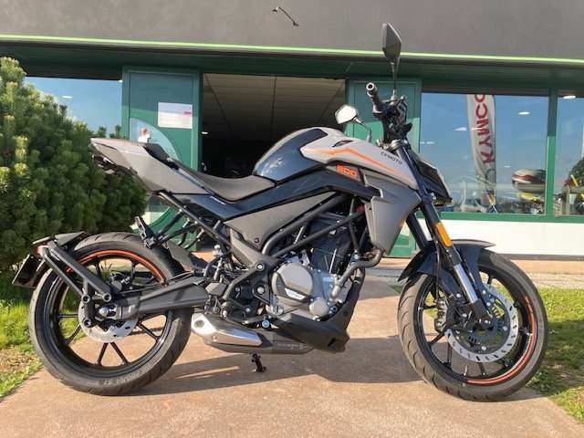 CF Moto 300 NK