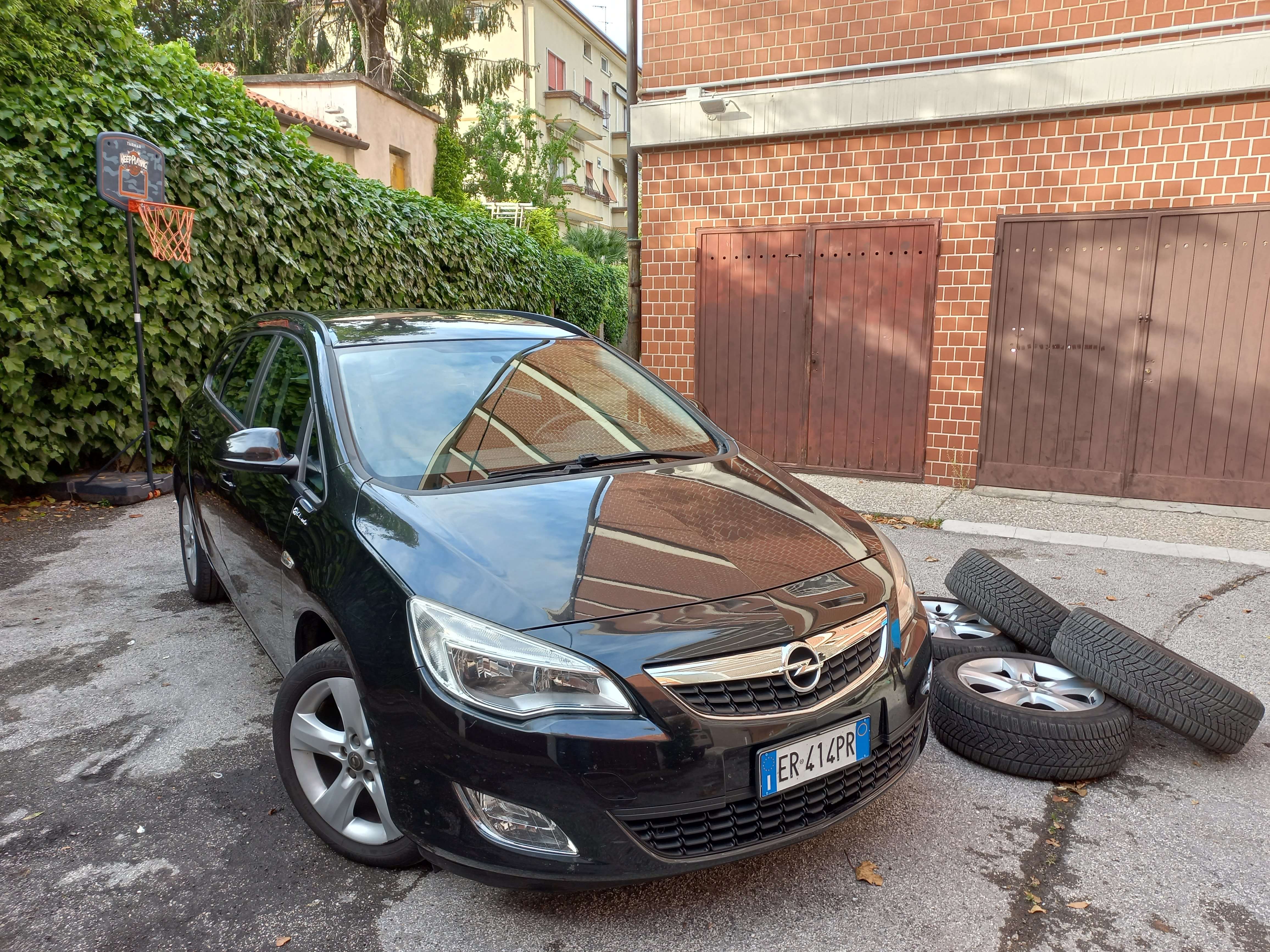 Opel AstraAstra Sports Tourer 1.4 Gpl-tech 140cv