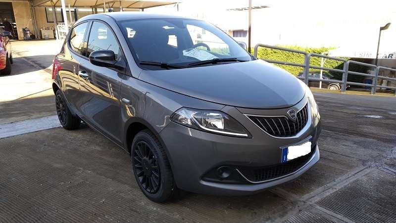 Lancia Ypsilon1.2 69 CV 5 porte GPL Silver