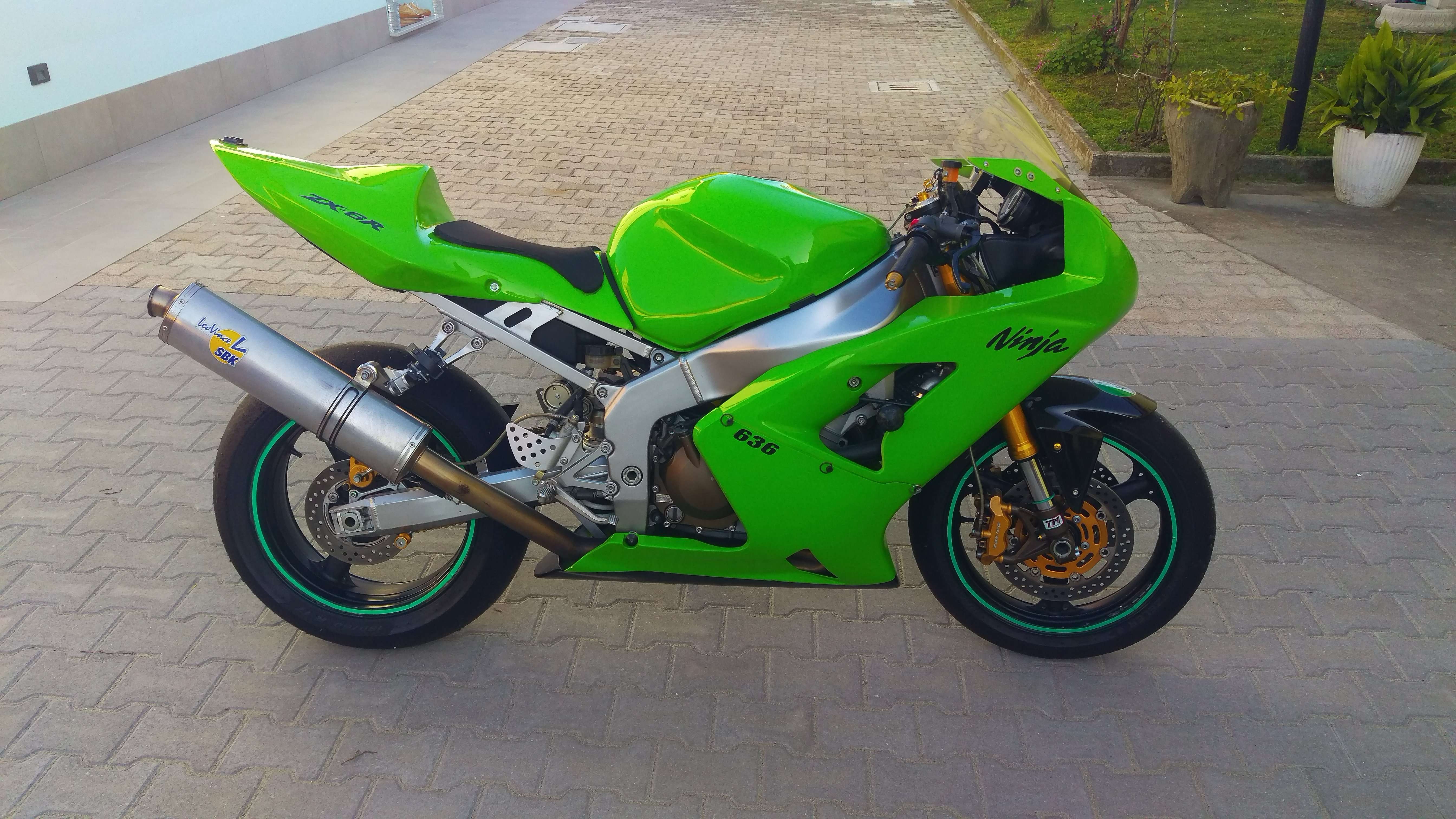 Kawasaki Ninja ZX-6R636