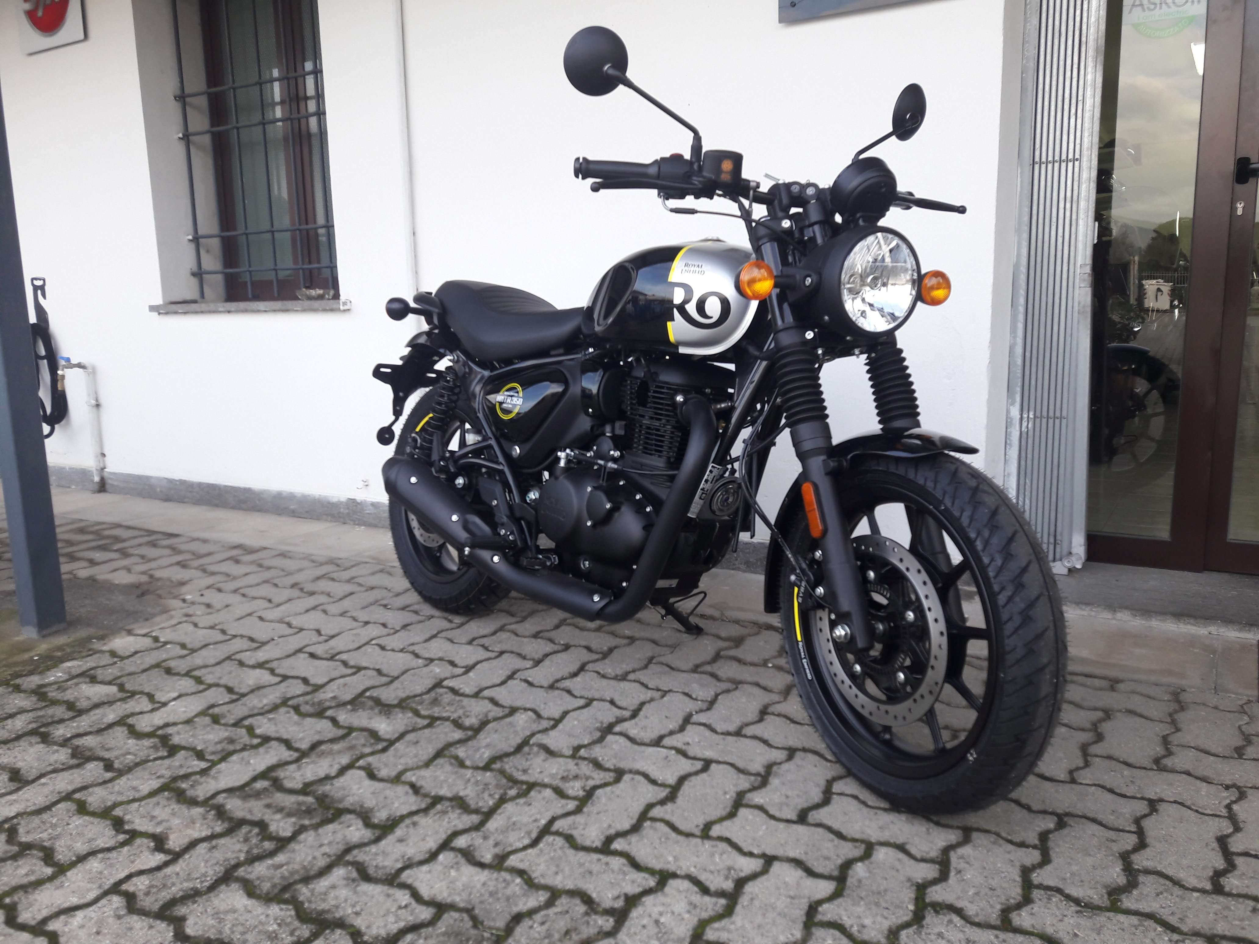 Royal Enfield HNTR 350 REBEL BLACK