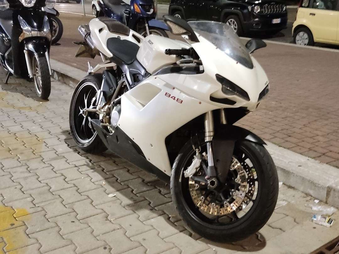 Ducati 848