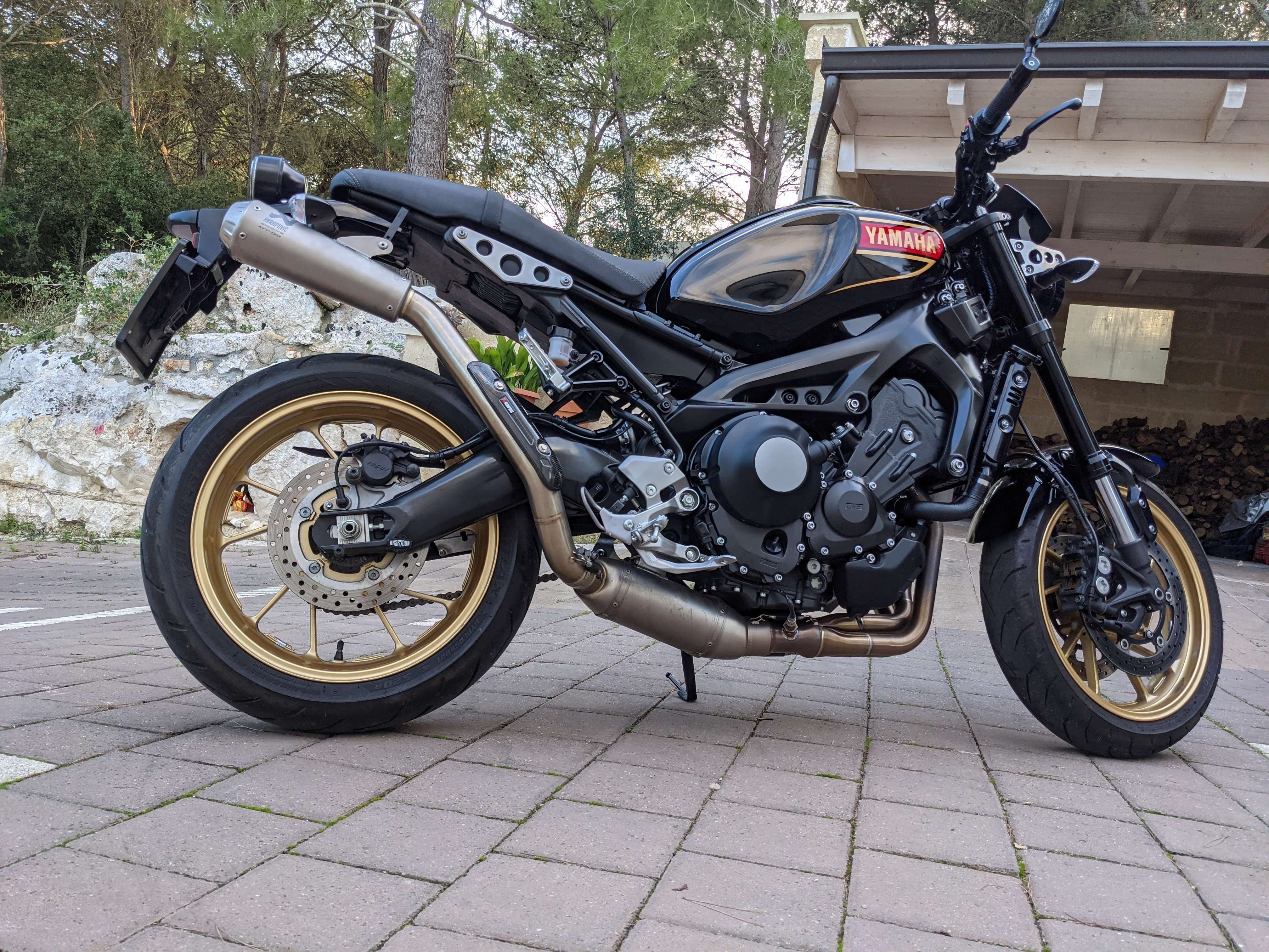 Yamaha XSR 90080 Black