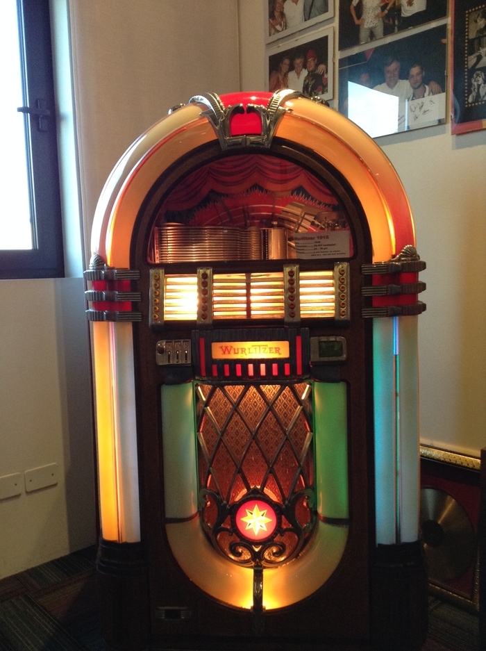 JUKE-BOX WURLITZER 1015 ANNO 1946.