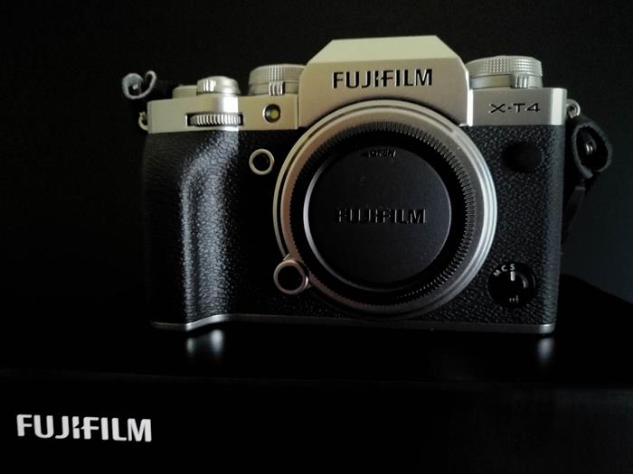 FUJIFILM XT4 PIU' KIT OBIETTIVO FX 18-55