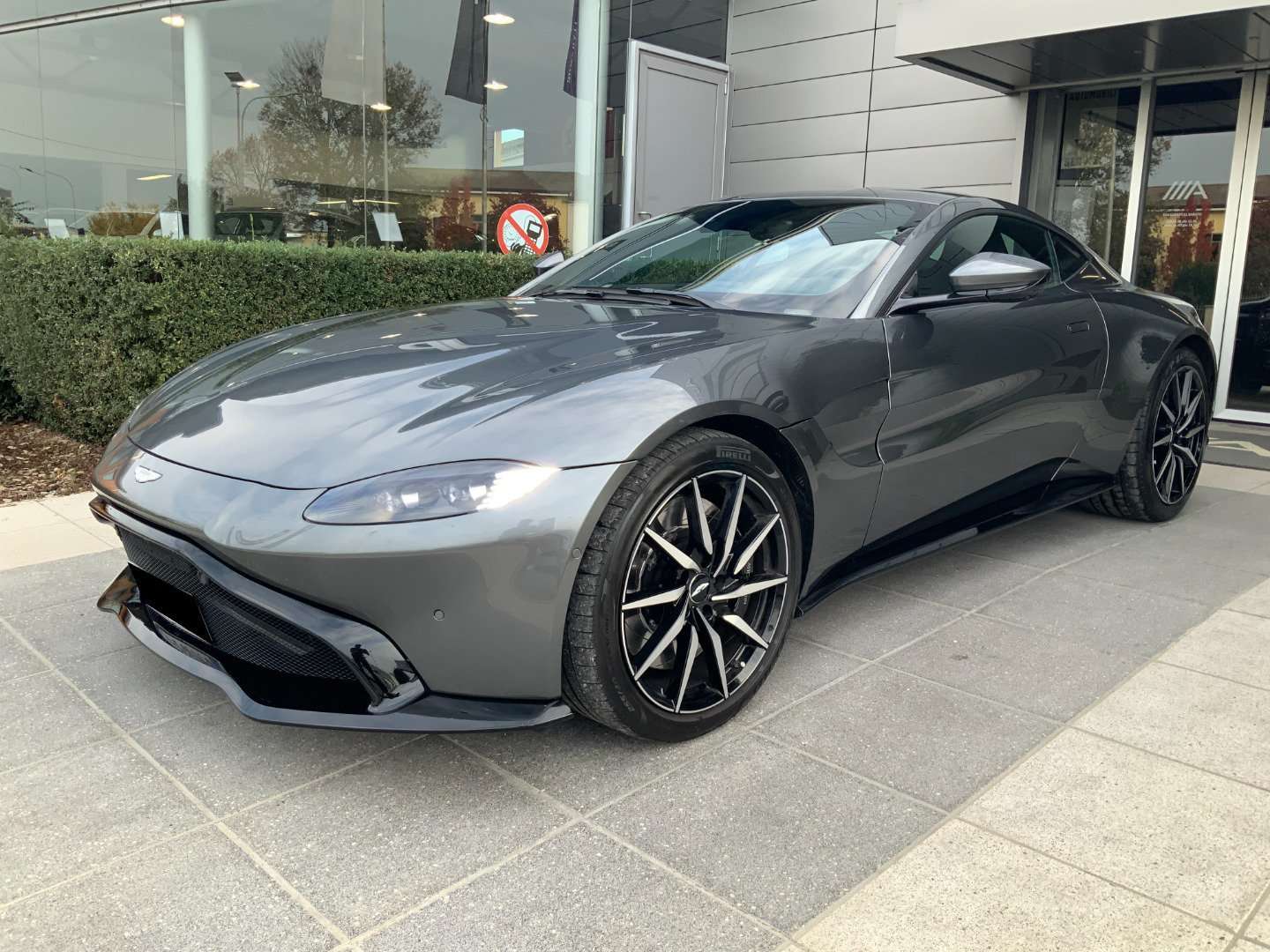 Aston Martin VantageVantage