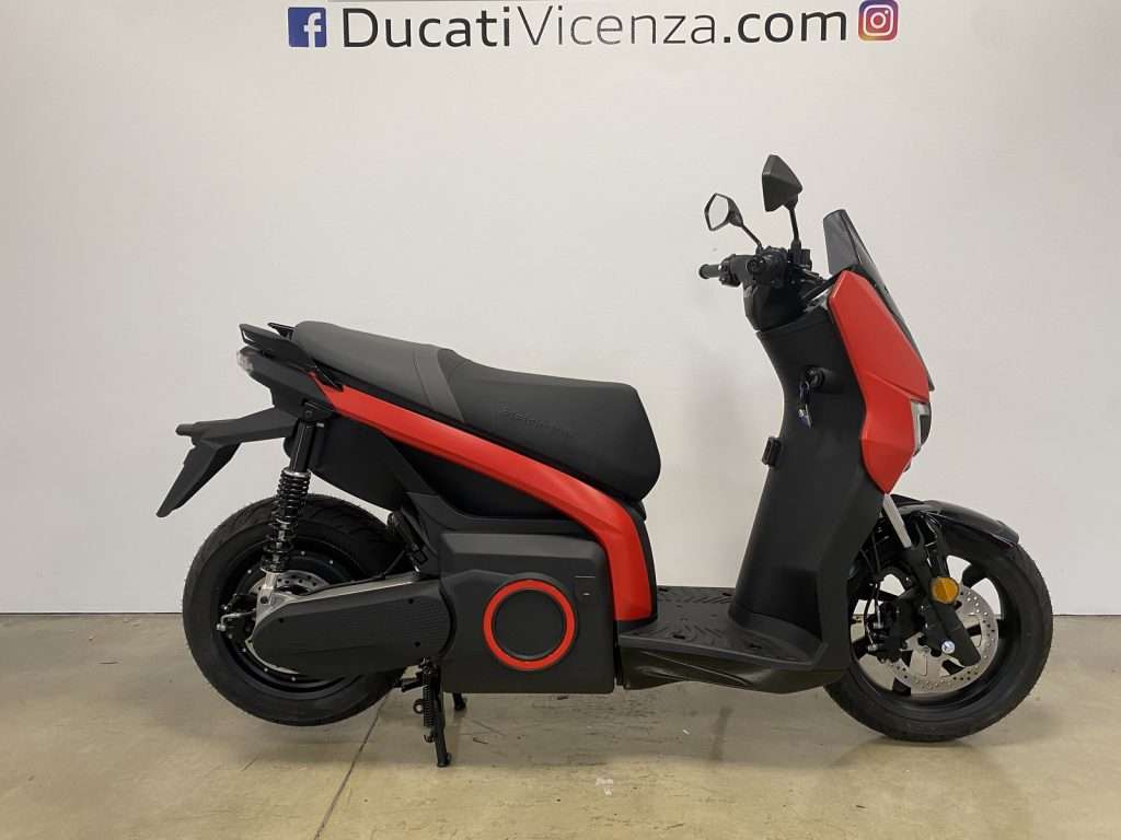 SEAT MOmo eScooter 125 Red   R9kW