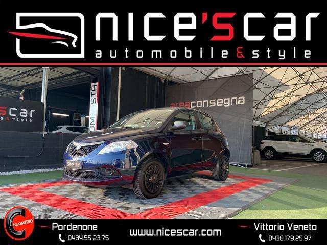 Lancia Ypsilon0.9 TwinAir 5 porte Metano Ecochic Black and Noir