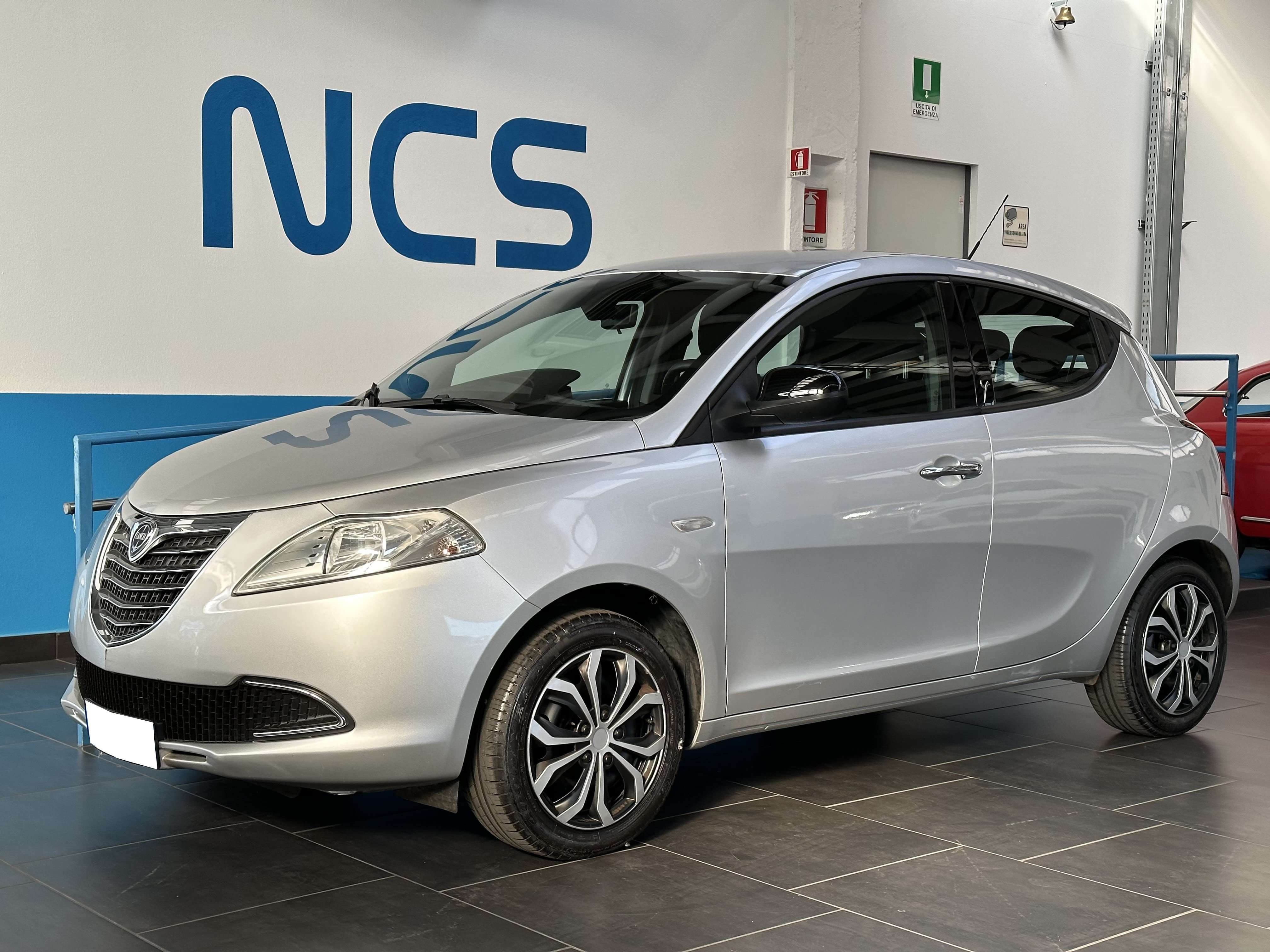 Lancia Ypsilon1.2 8v Gold 69CV NEOPATENTATI