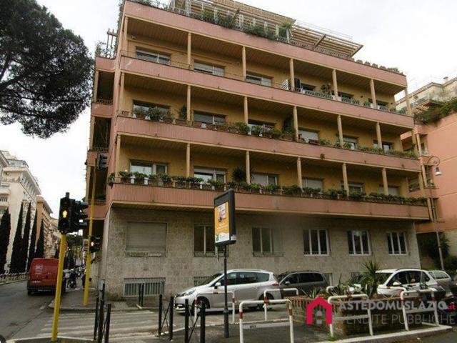 Ampio appartamento via di villa grazioli, 1 roma