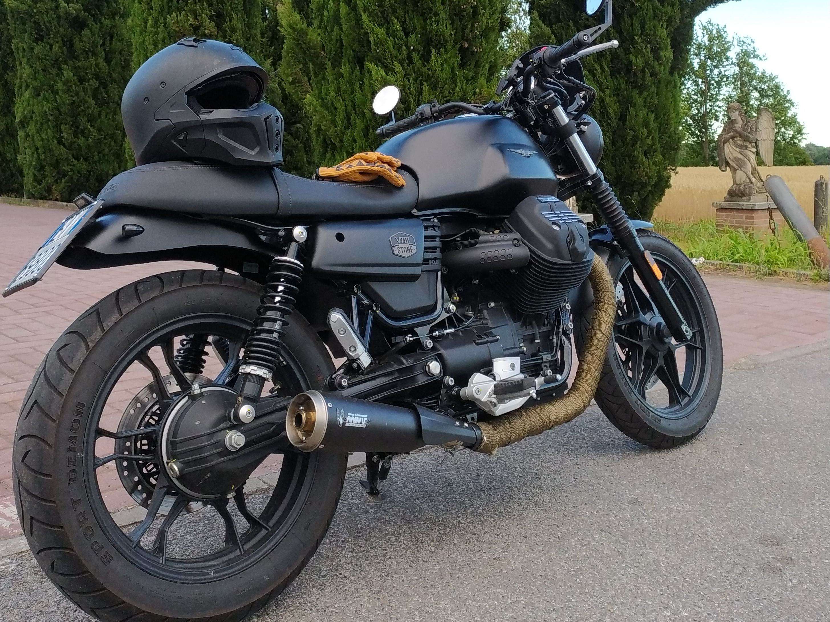 Moto Guzzi V 7III stone 2020