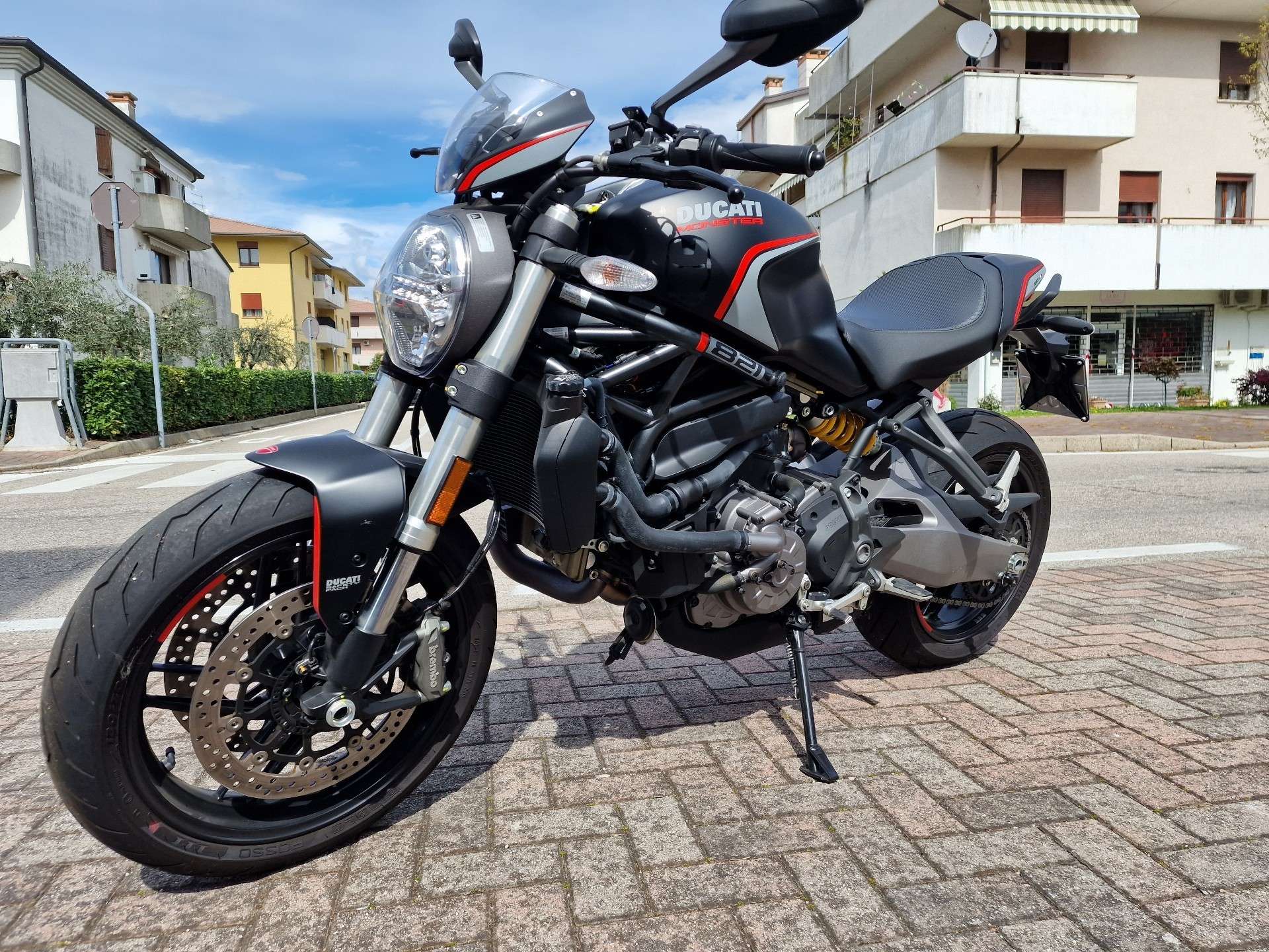 Ducati Monster 821stealth