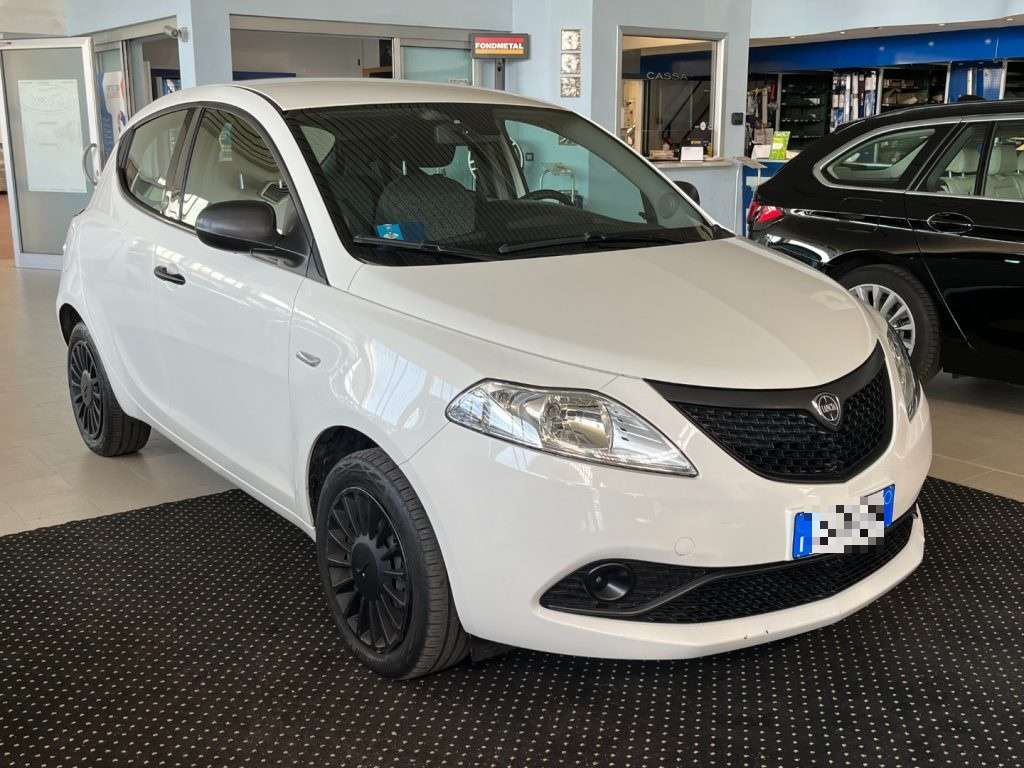 Lancia Ypsilon1.0 FireFly 5p S&S Hybrid Ecochic Silver