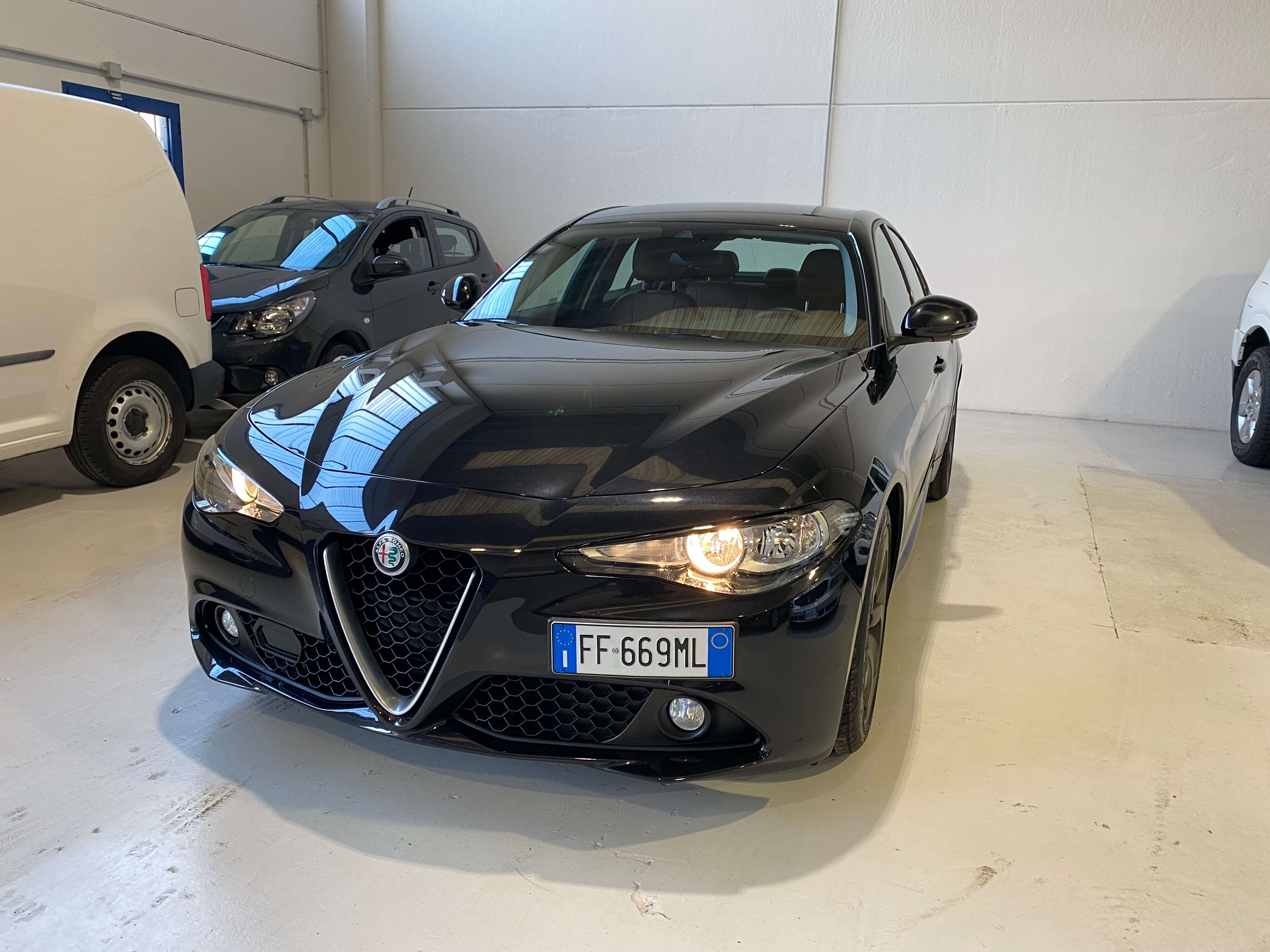 Alfa Romeo GiuliaGiulia 2.2 Super 150cv SOLO 35000 KM-PARI AL NUOVO