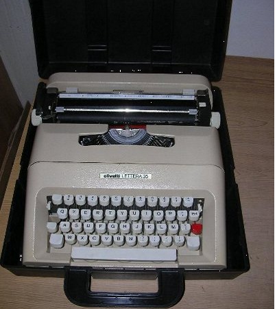 MACCHINA DA SCRIVERE OLIVETTI LETTERA 35