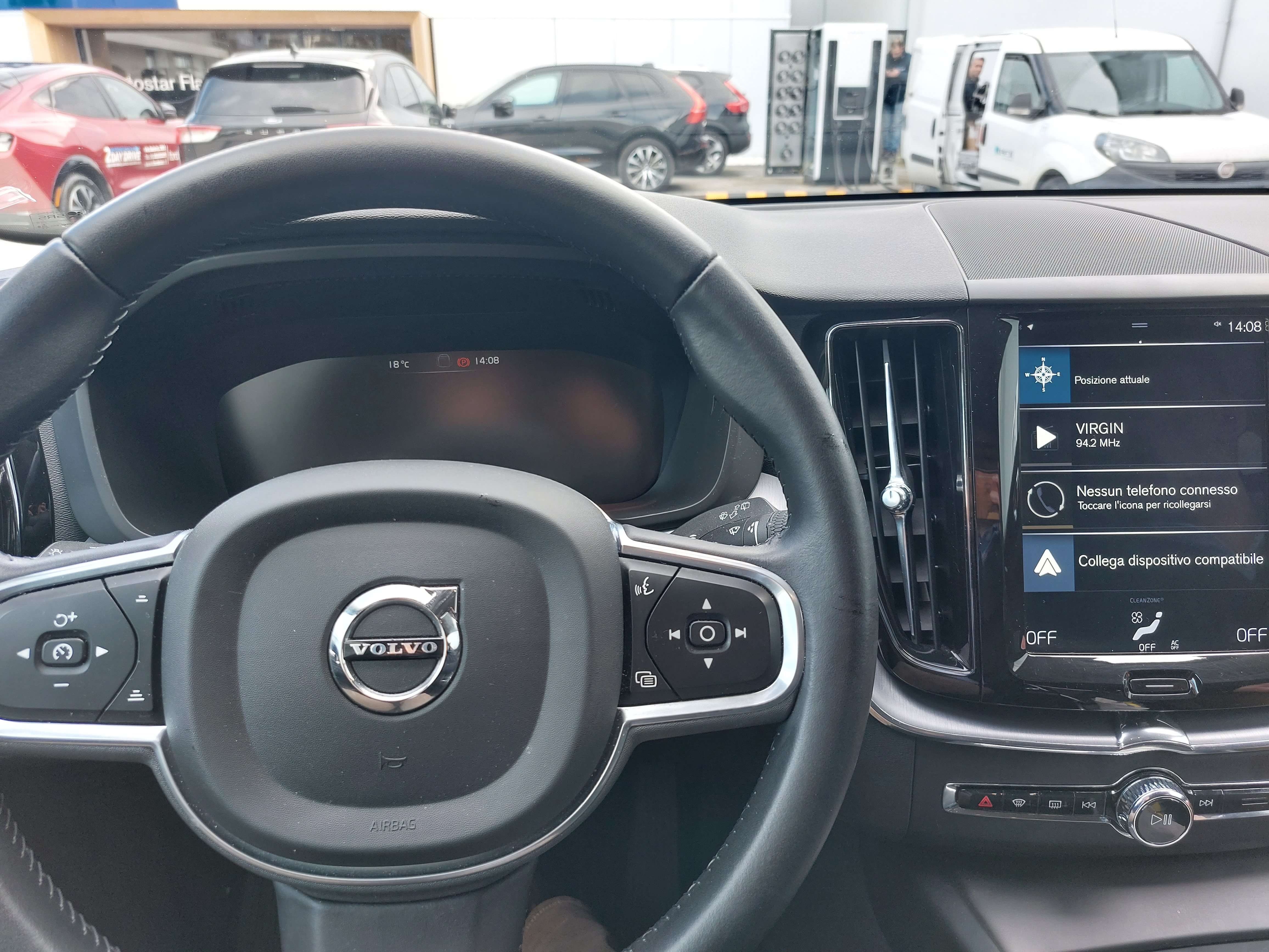 Volvo XC60XC60 2.0 b4 Momentum Pro awd auto