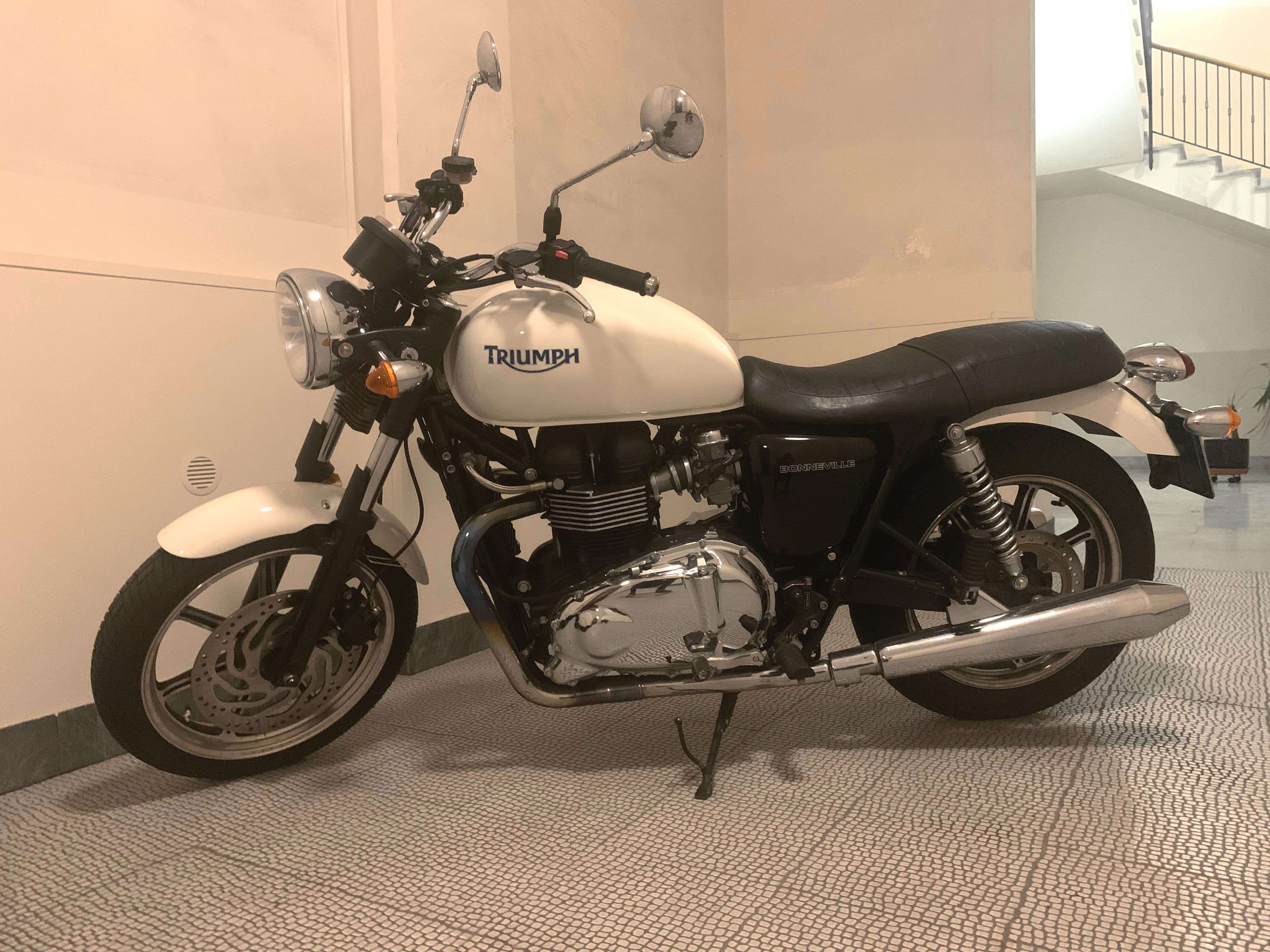 Triumph Bonneville SE