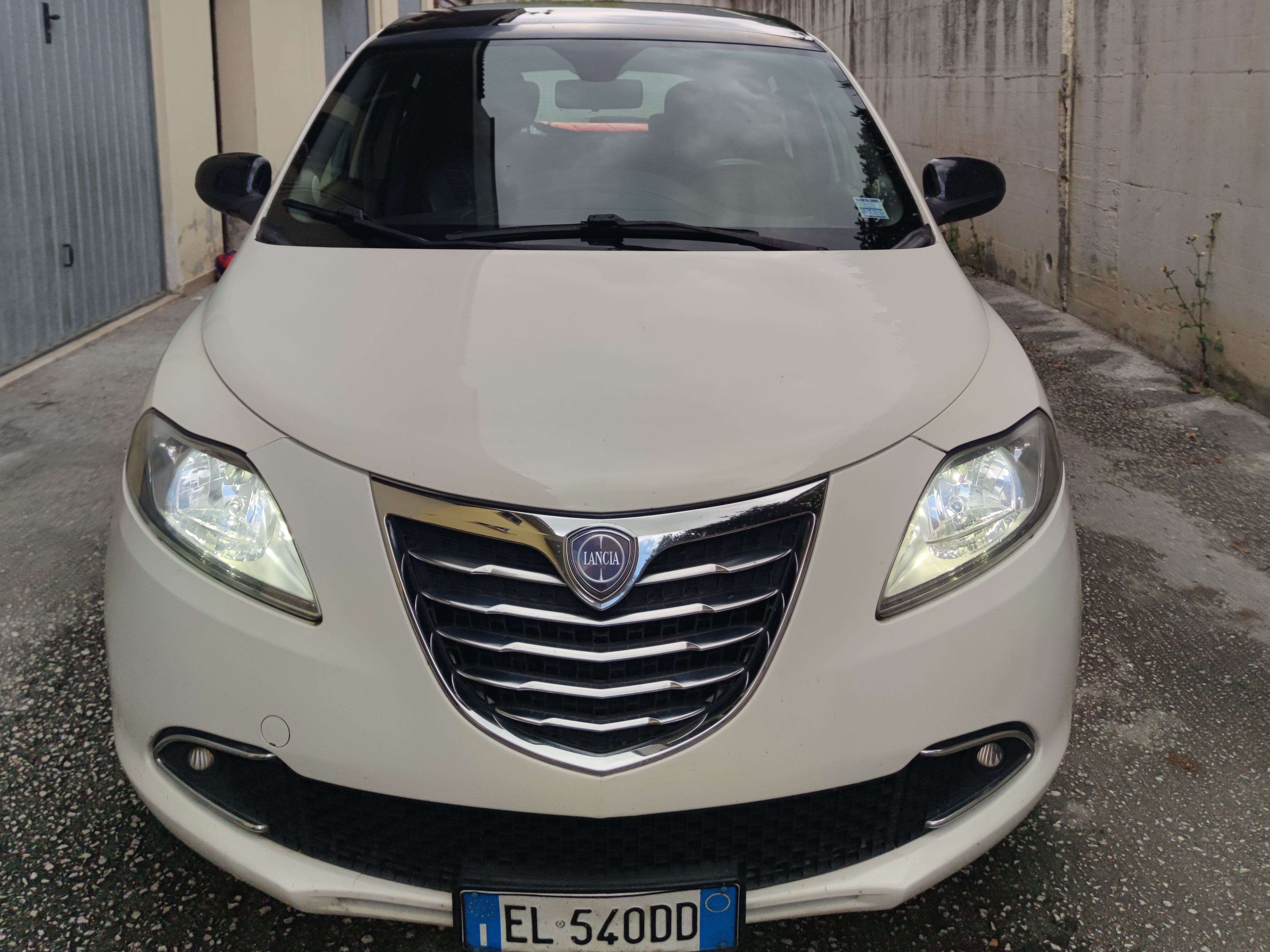 Lancia YpsilonYpsilon 0.9 TwinAir 85 CV 5 porte S&S DFN Gold