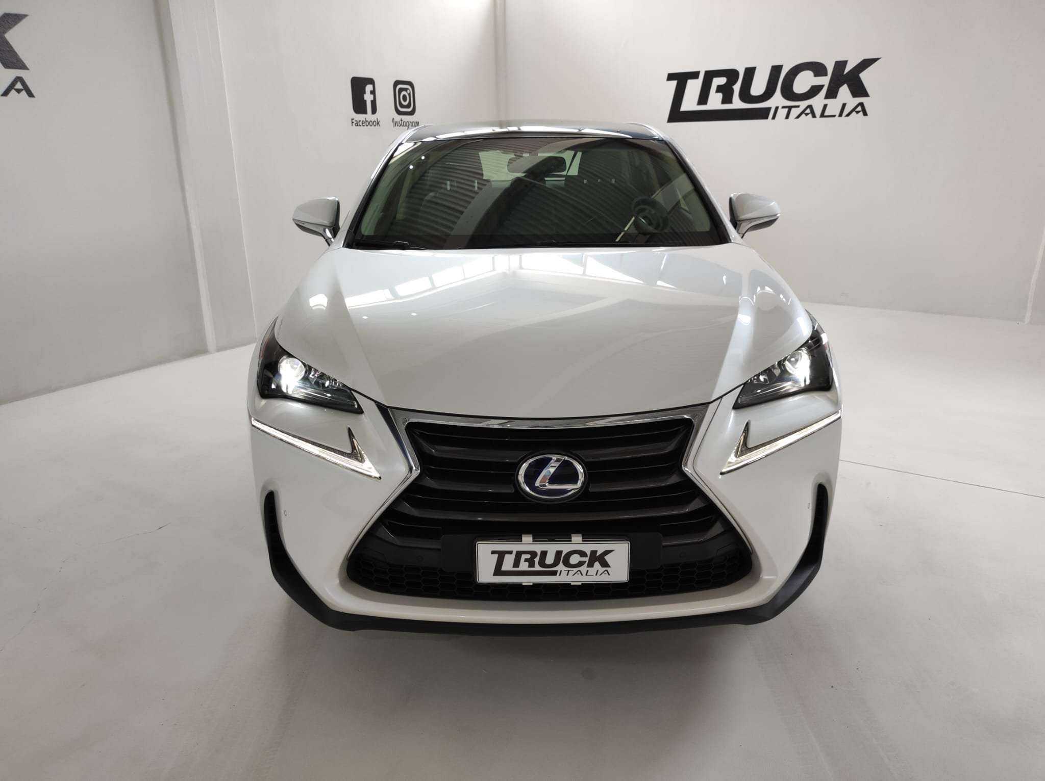 Lexus NX 300NX 300h 2.5 HYBRID 4wd cvt