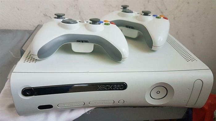 VENDO XBOX 360 USATA TENUTA MOLTO BENE