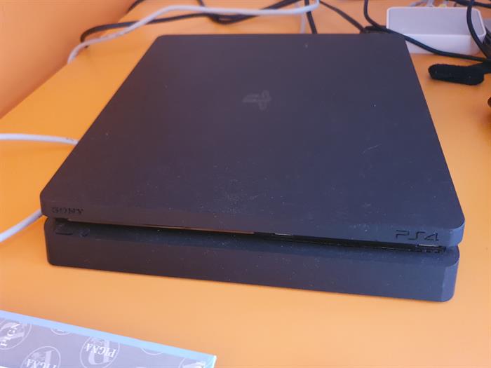 PS4 SLIM 500 GB