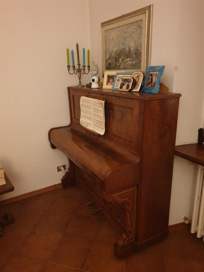 PIANOFORTE INGLESE VERTICALE